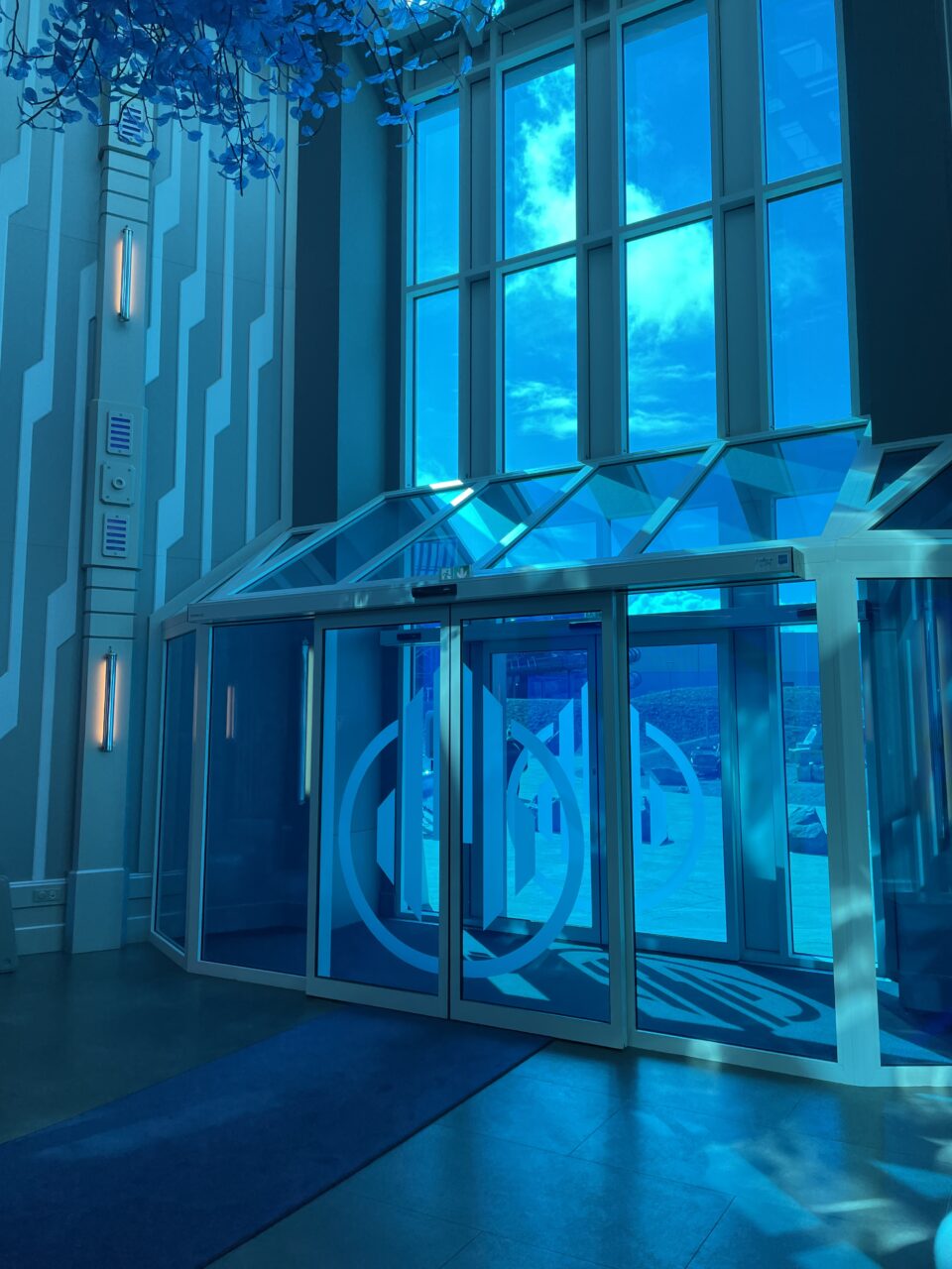 Space Loop : un restaurant où vos plats font des loopings ! - So Tripp